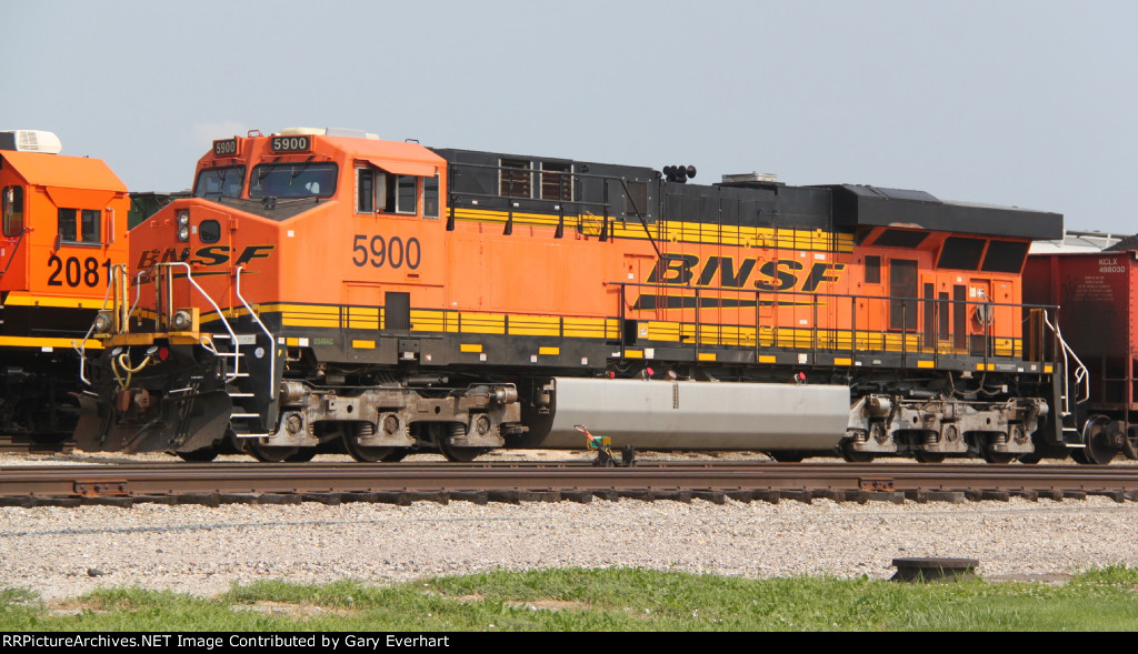BNSF 5900